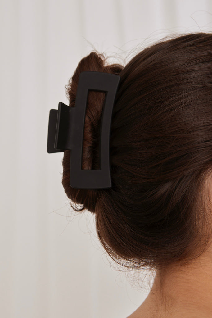 Shop Black Large Claw Clip | Flo & Frankie